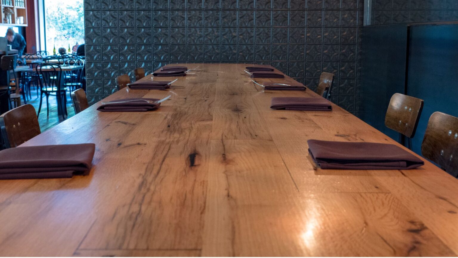 The Benefits of Offering Communal Tables and Family-Style Dining