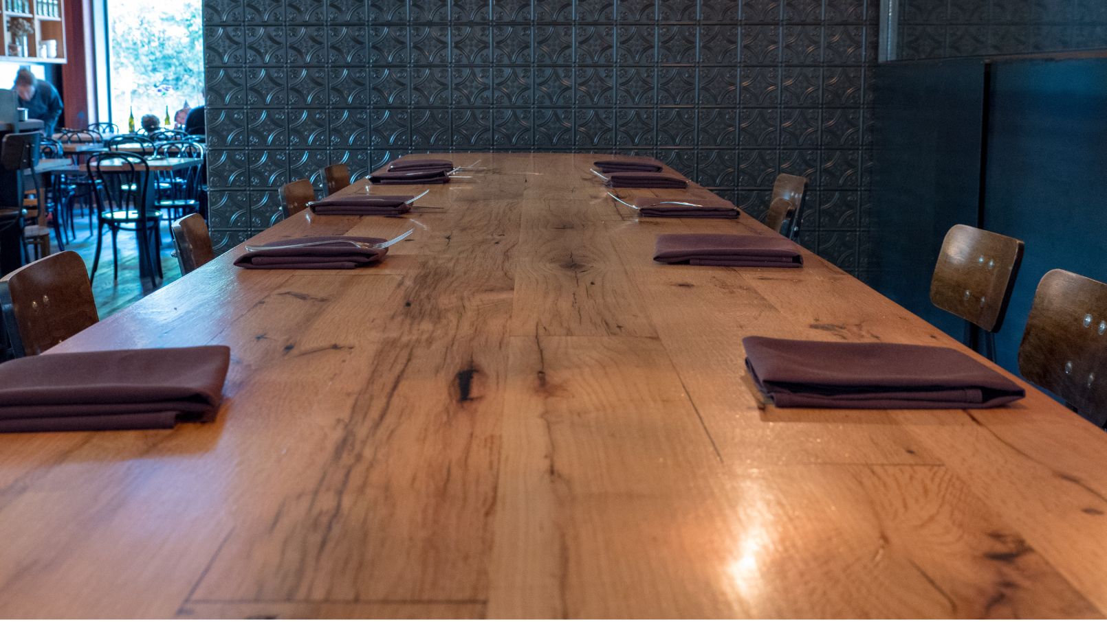 The Benefits of Offering Communal Tables and Family-Style Dining